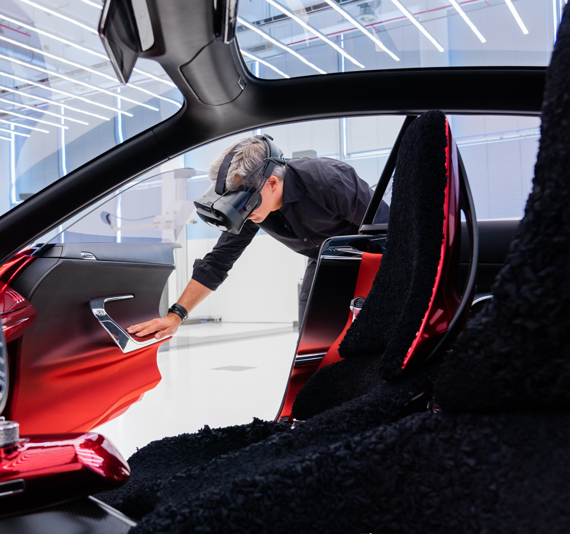 Kia Motor's Car Design XR Collaboration - Virtual Reality Marketing