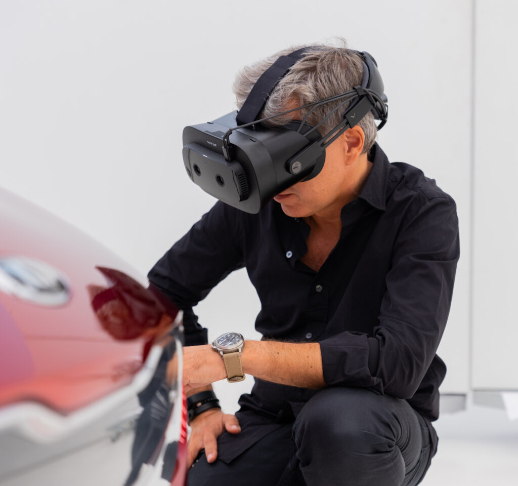 Kia Motor's Car Design XR Collaboration - Virtual Reality Marketing