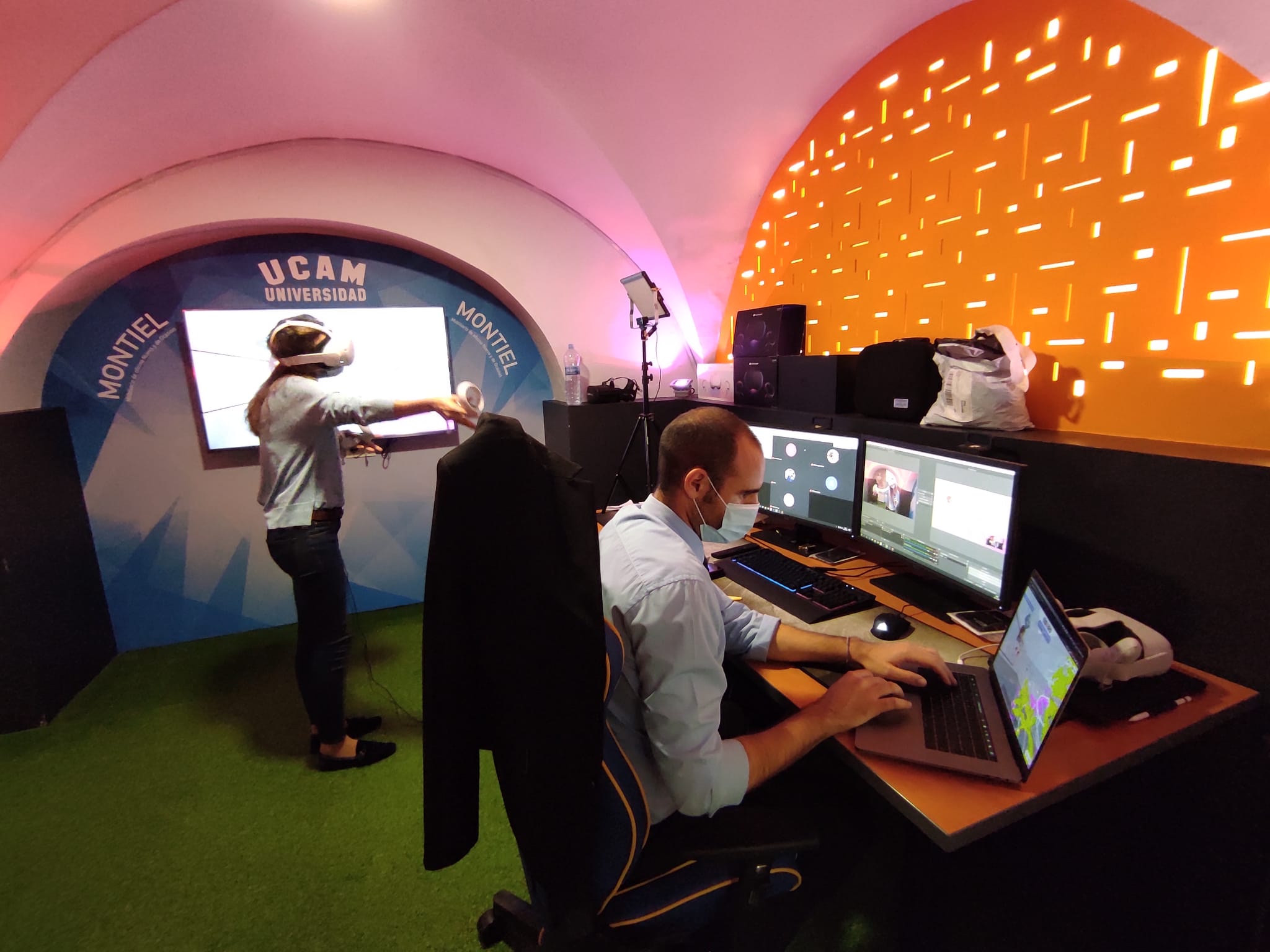 Immersive Educational Revolution - Virtual Reality Marketing